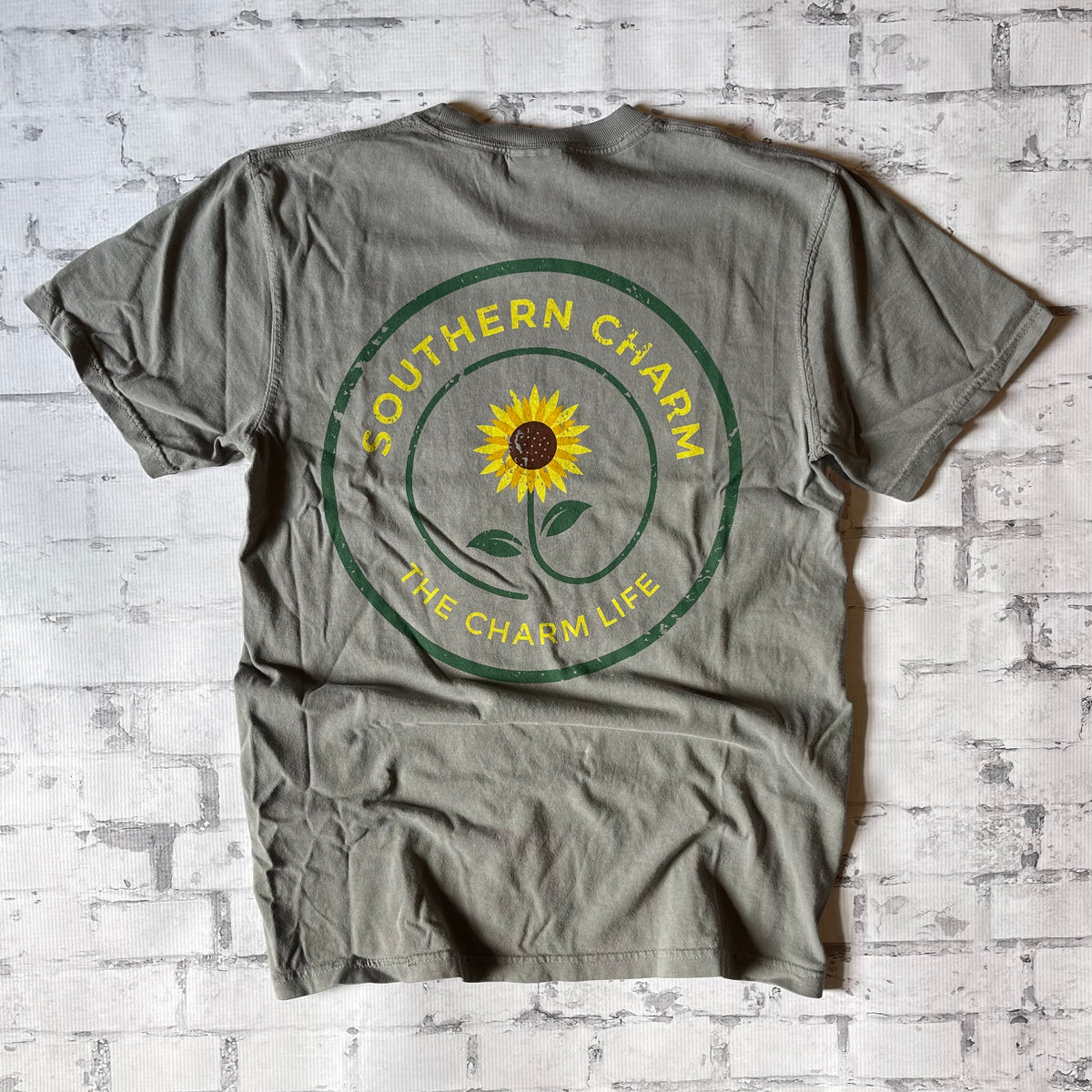 Southern Charm "Sunflower Swirl" Short Sleeve T-shirt - Heather Gray ...